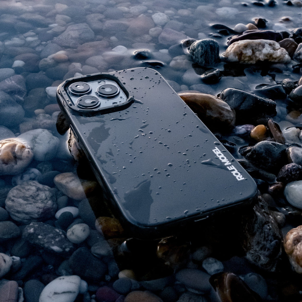 Cybercase™ Onyx Black Edition - Das kleine Schwarze für dein iPhone