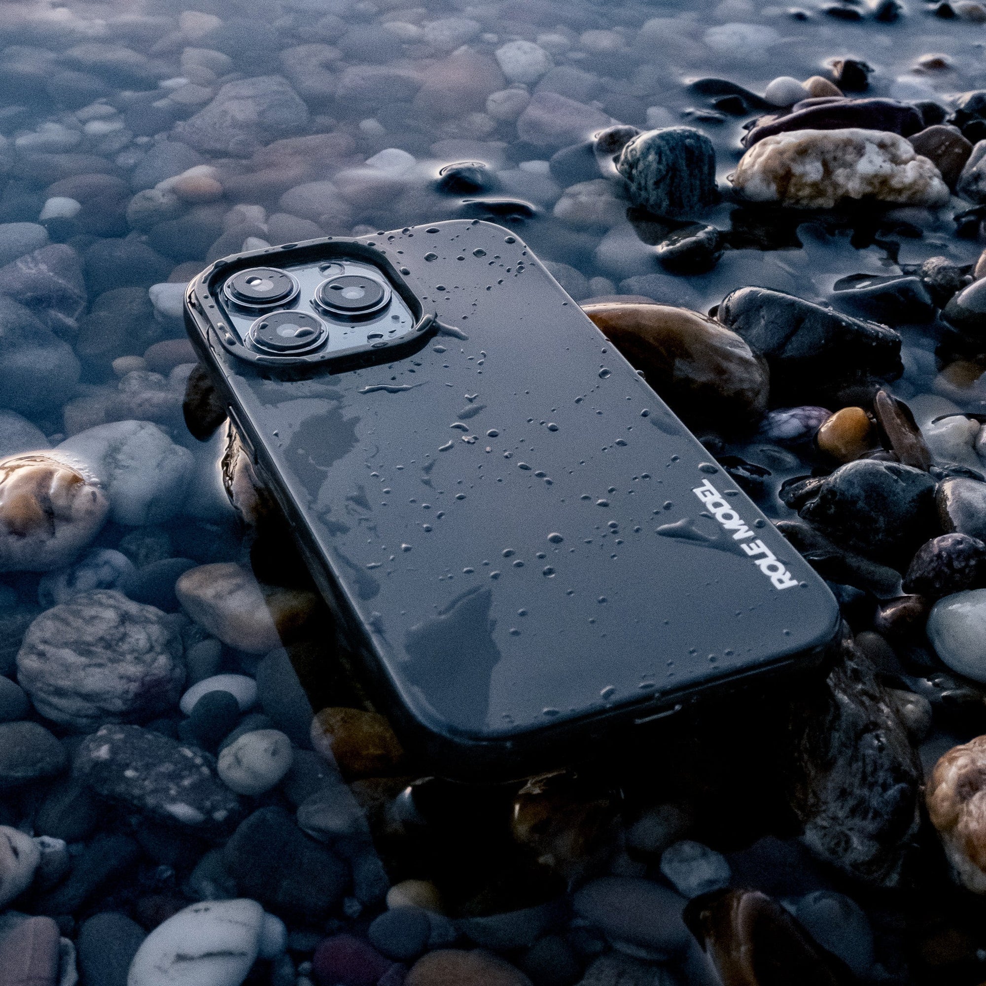 Cybercase™ Onyx Black Edition - Das kleine Schwarze für dein iPhone